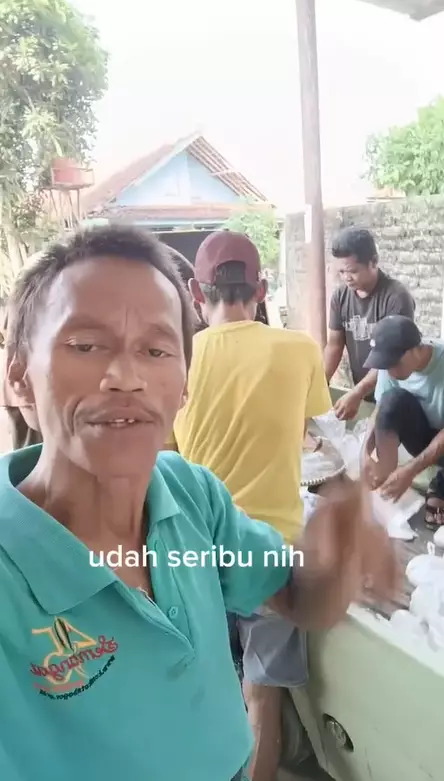 Viral warga sekampung live TikTok joget Sadbor raih Rp21 juta/bulan, kenali Gunawan sosok ...