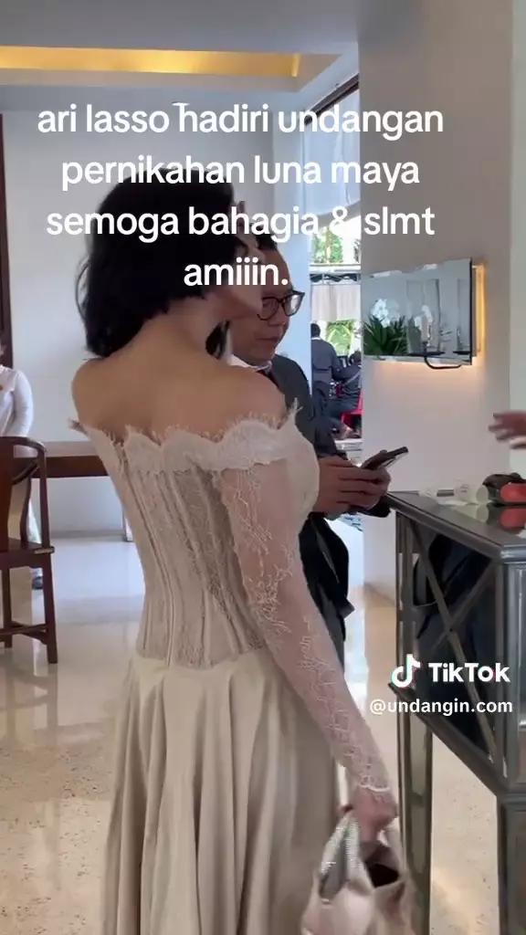 Ari Lasso gandeng Dearly Joshua di pernikahan Luna Maya dan Maxime Bouttier, ini 9 potretnya