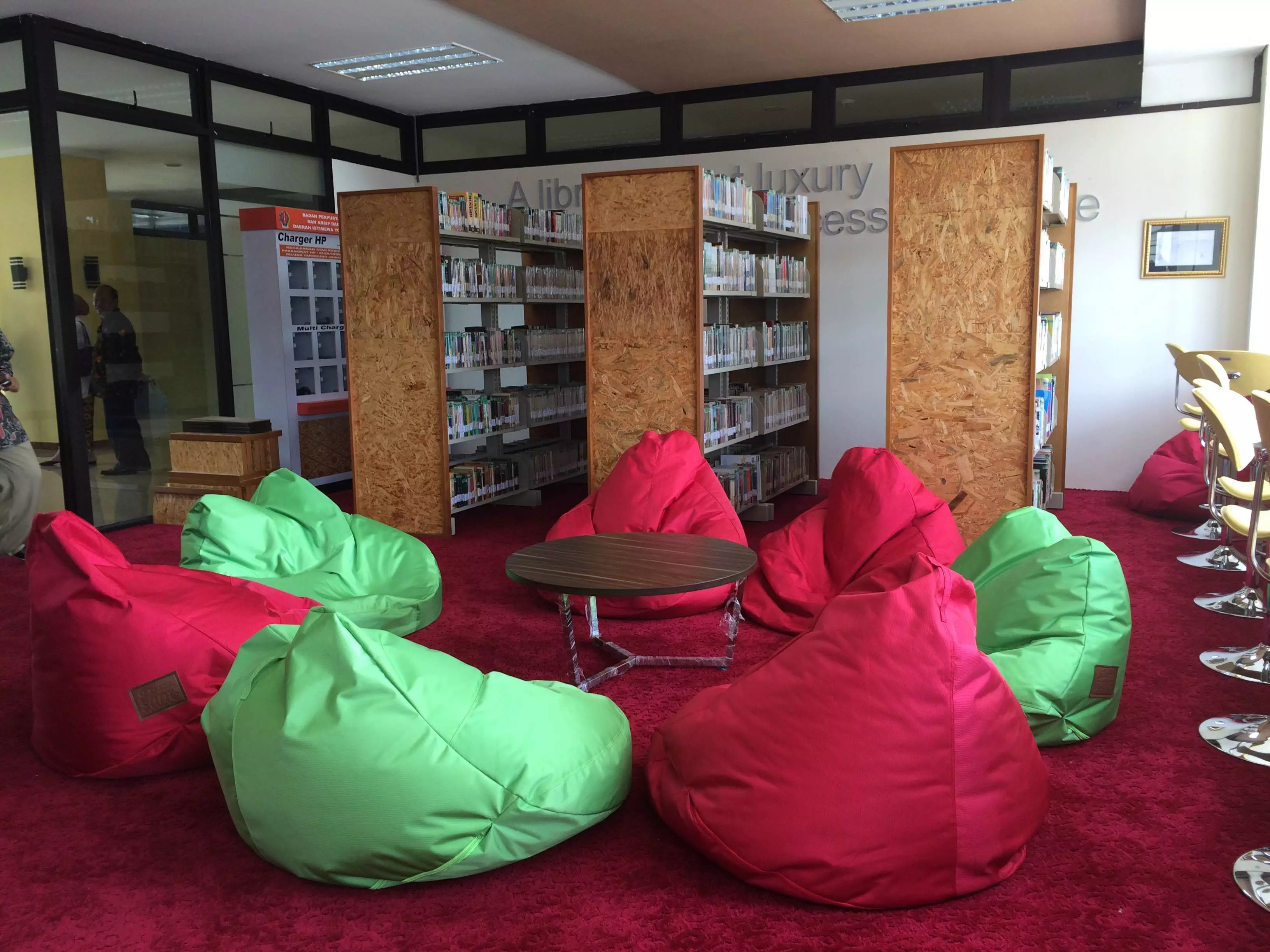 20 Foto ini buktikan megahnya Perpustakaan Grhatama Pustaka, keren!